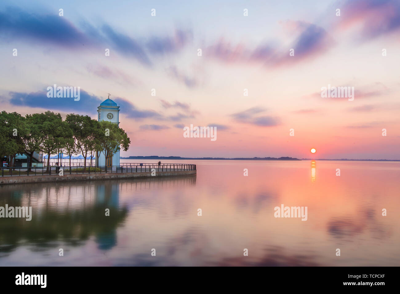 Shanghai dripping lake sunrise Stock Photo - Alamy