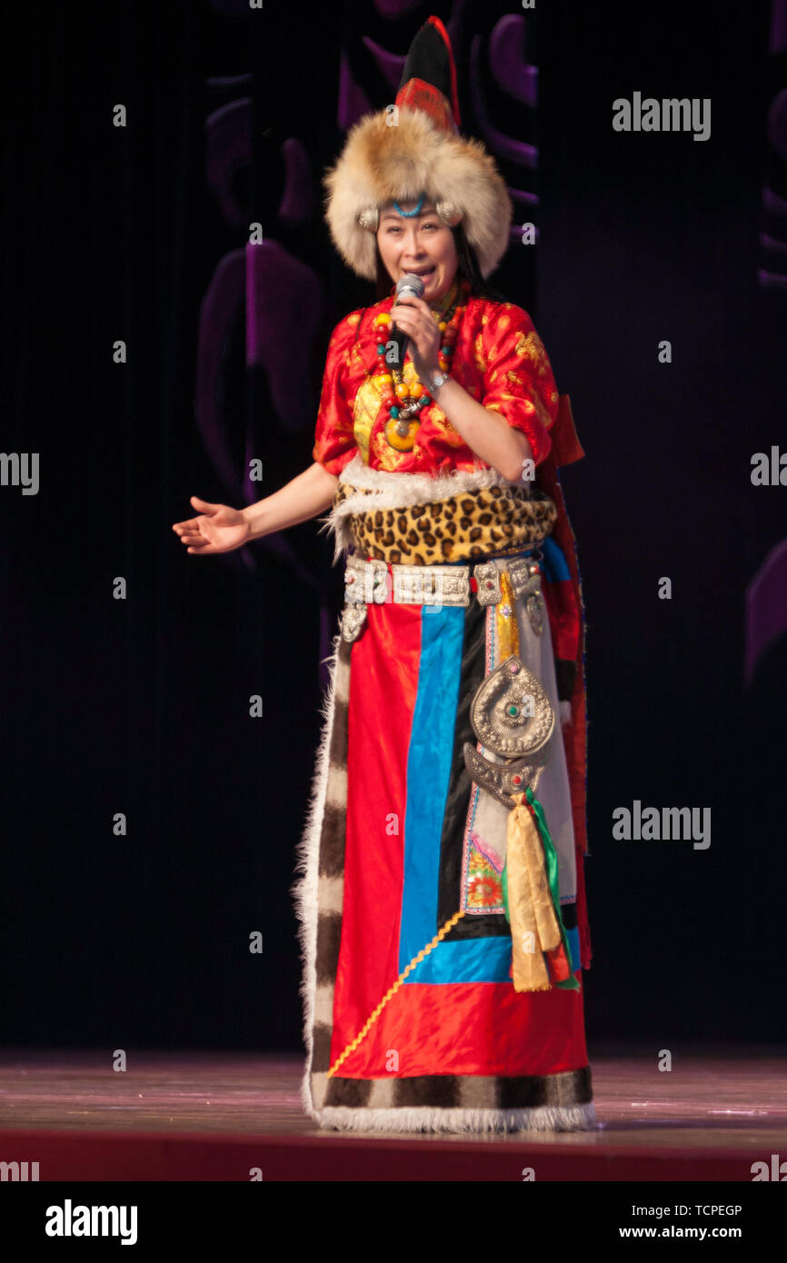 Qinghai Tibetan beautiful and handsome men in the performance Stock ...