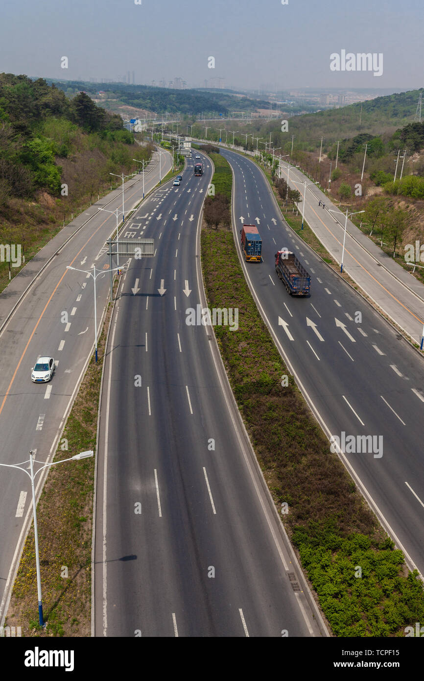 Long expressway and transportation system hi-res stock photography and ...
