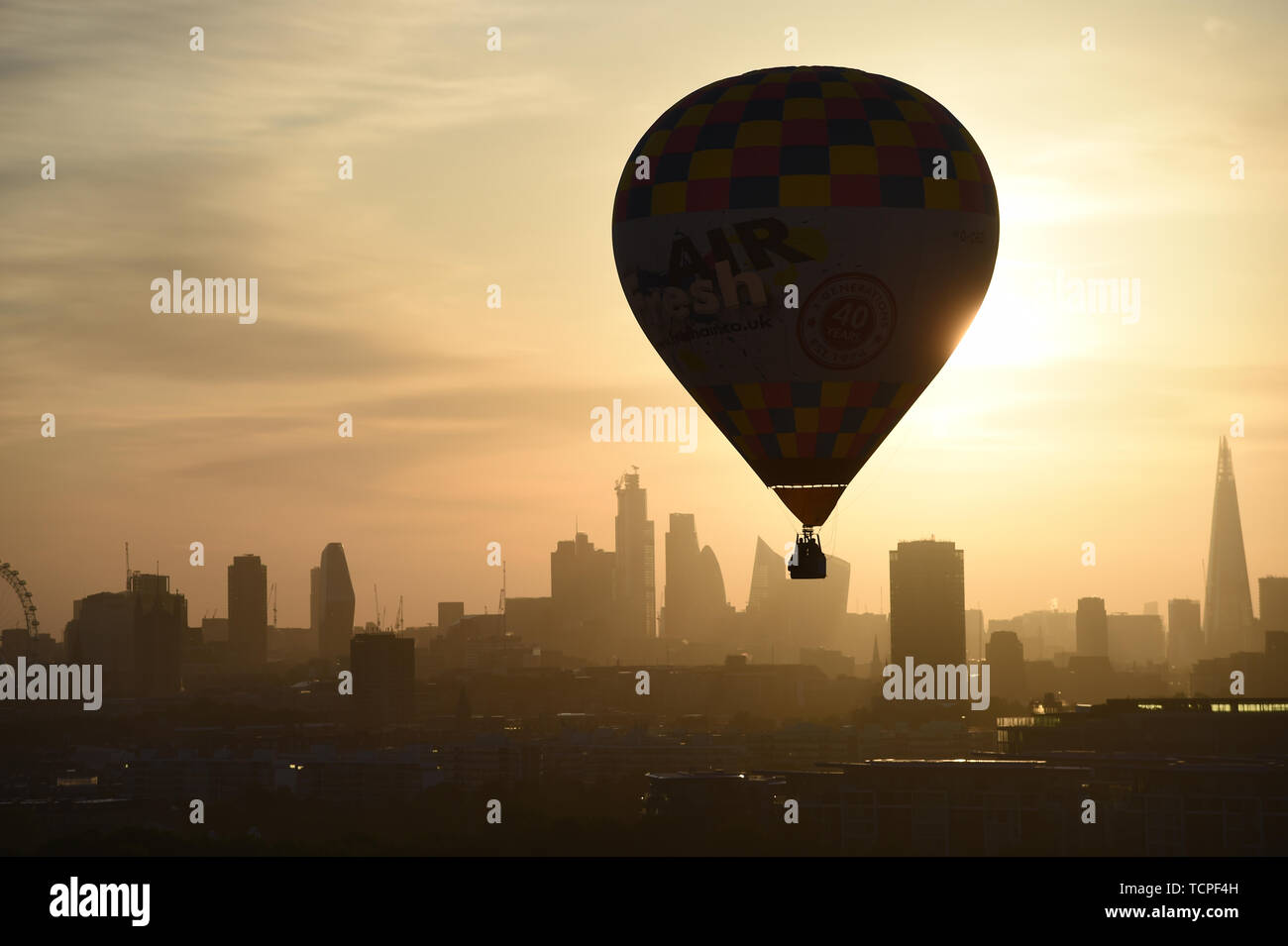 Ricoh hot air balloon regatta hi-res stock photography and images - Alamy