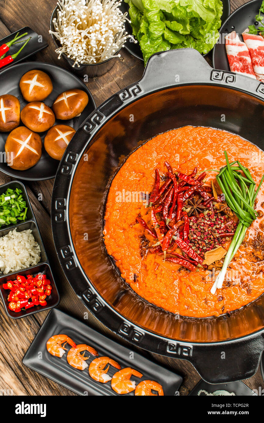 Yakiya hot pot hi-res stock photography and images - Alamy