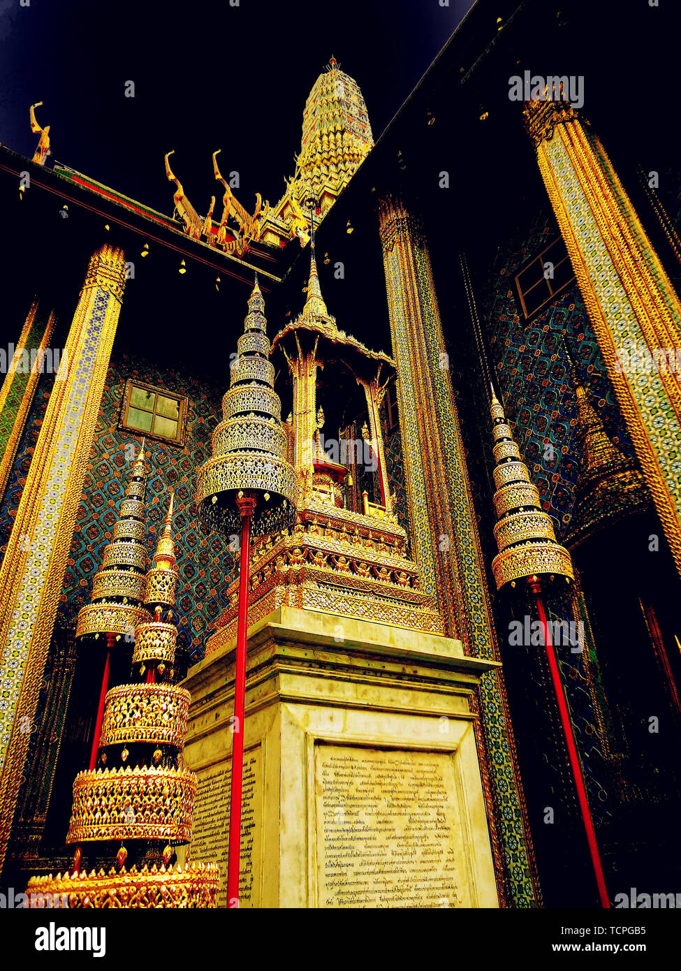 Thai Palace Architecture Stock Photo - Alamy