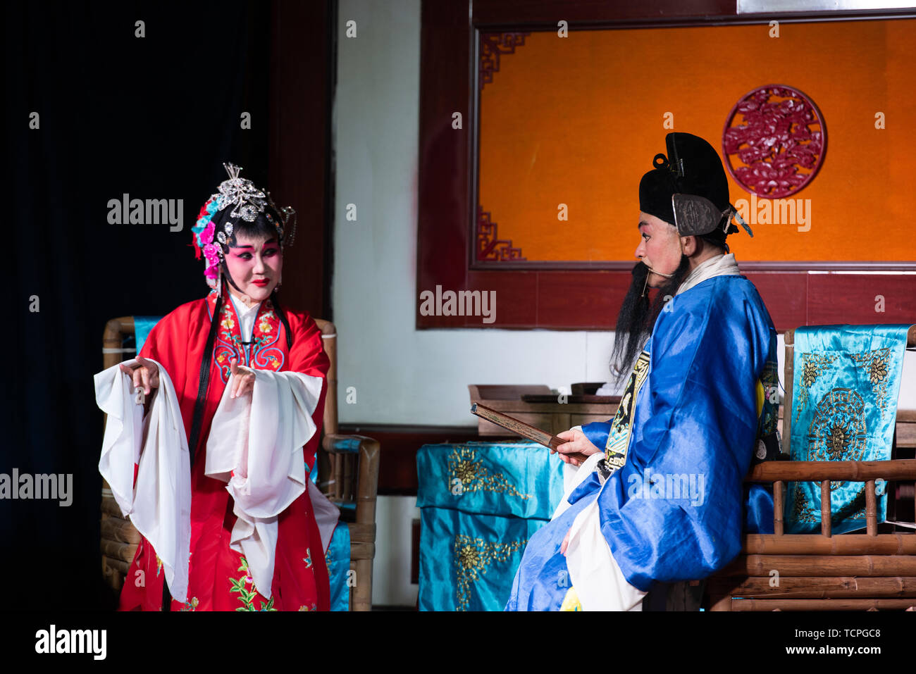 Sichuan opera stage performance Stock Photo - Alamy