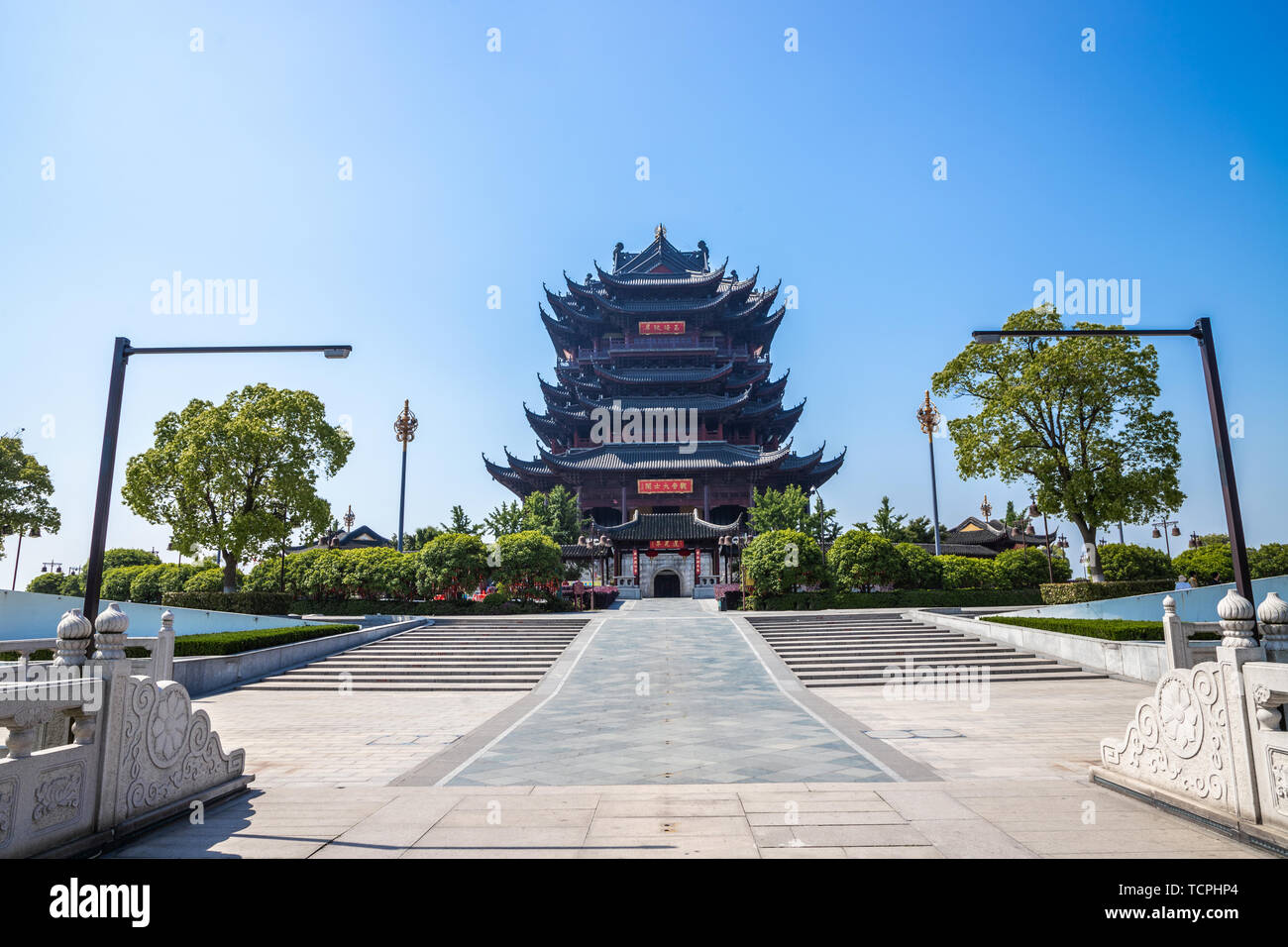 Suzhou Yangcheng Lake Zhongyuan Temple Scenic Area Stock Photo - Alamy