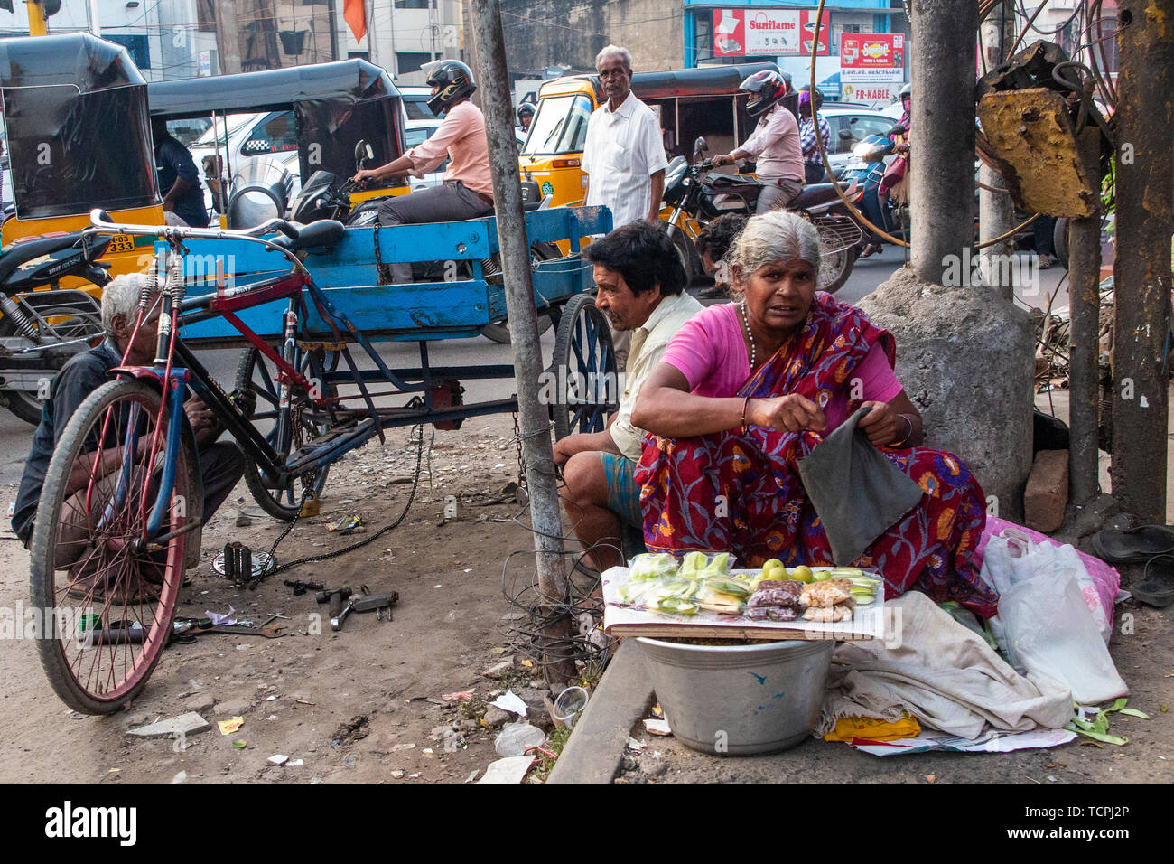Poverty in Chennai, India, where street stalls and street sellers on ...