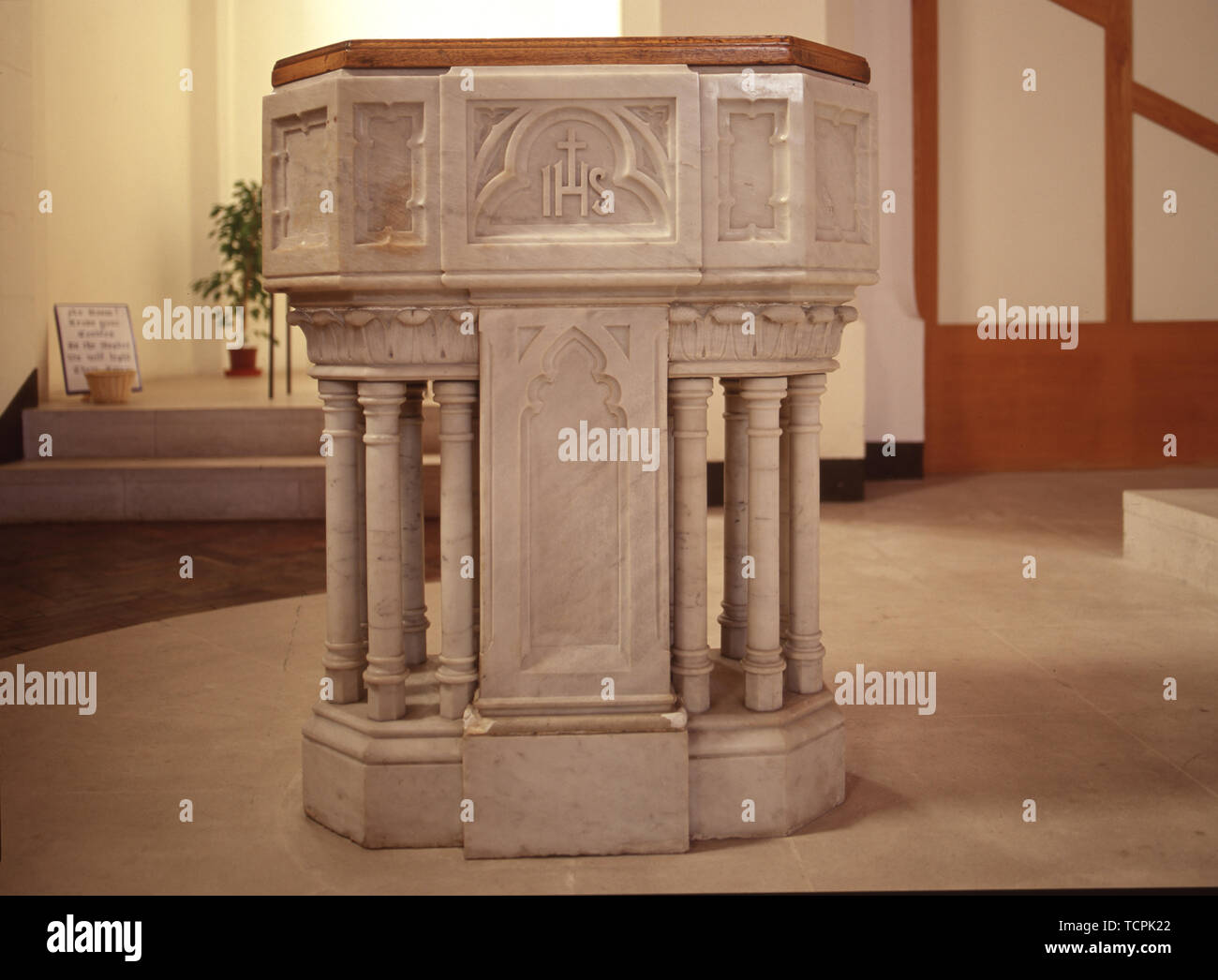 Roman font hi-res stock photography and images - Alamy