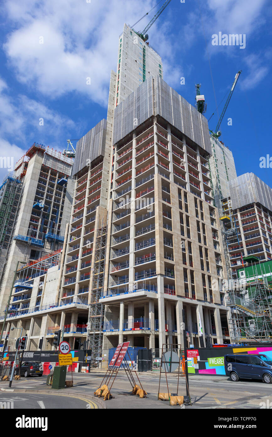 Real estate in active building hi-res stock photography and images - Alamy