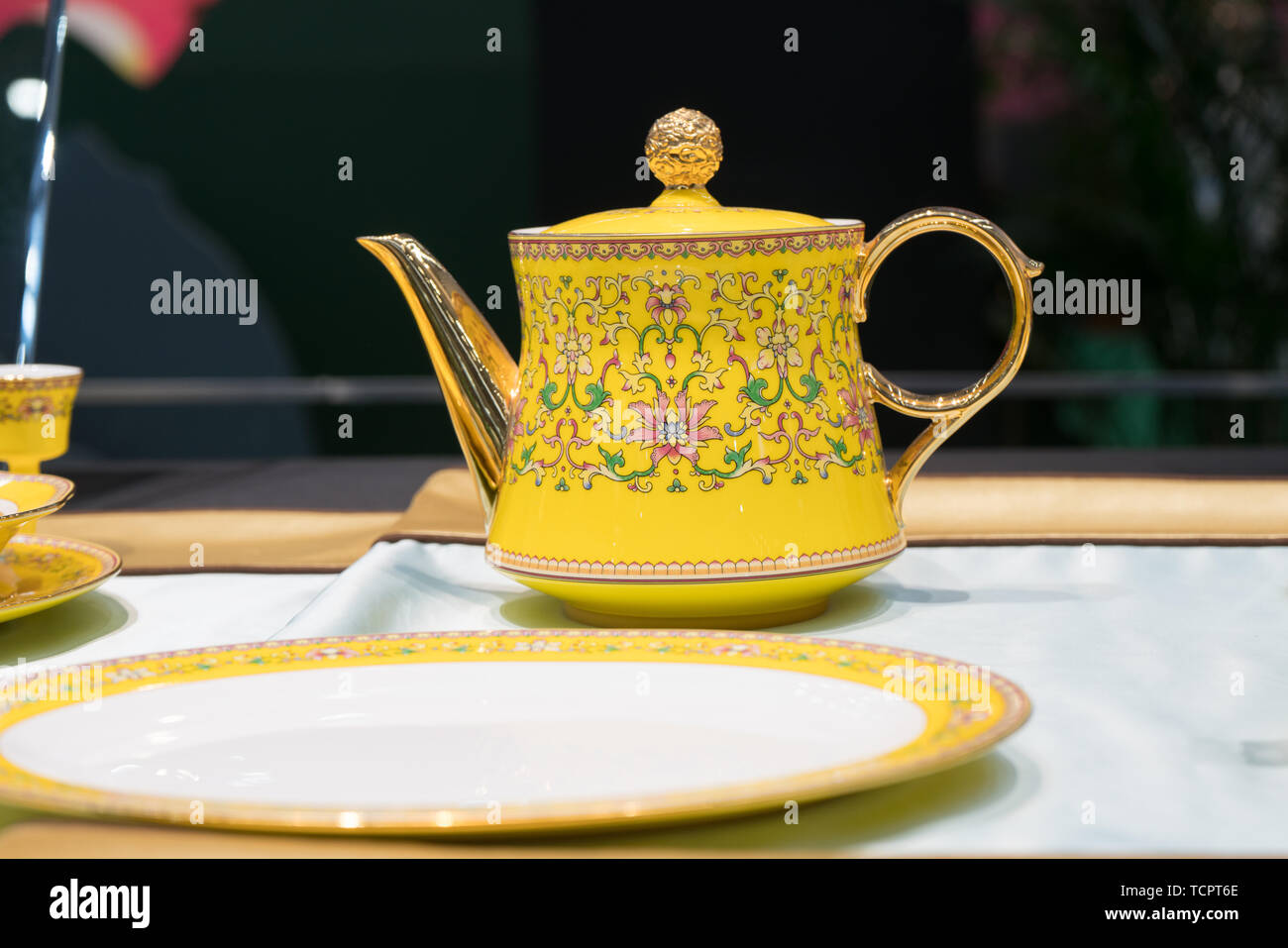 Ancient chinese ceramics hi-res stock photography and images - Alamy