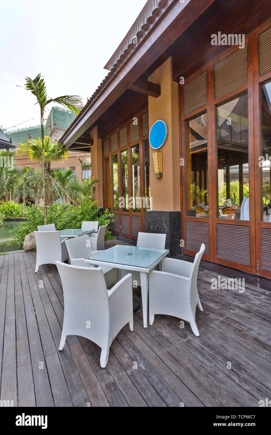 Table and photography at a cafe Stock Photo - Alamy