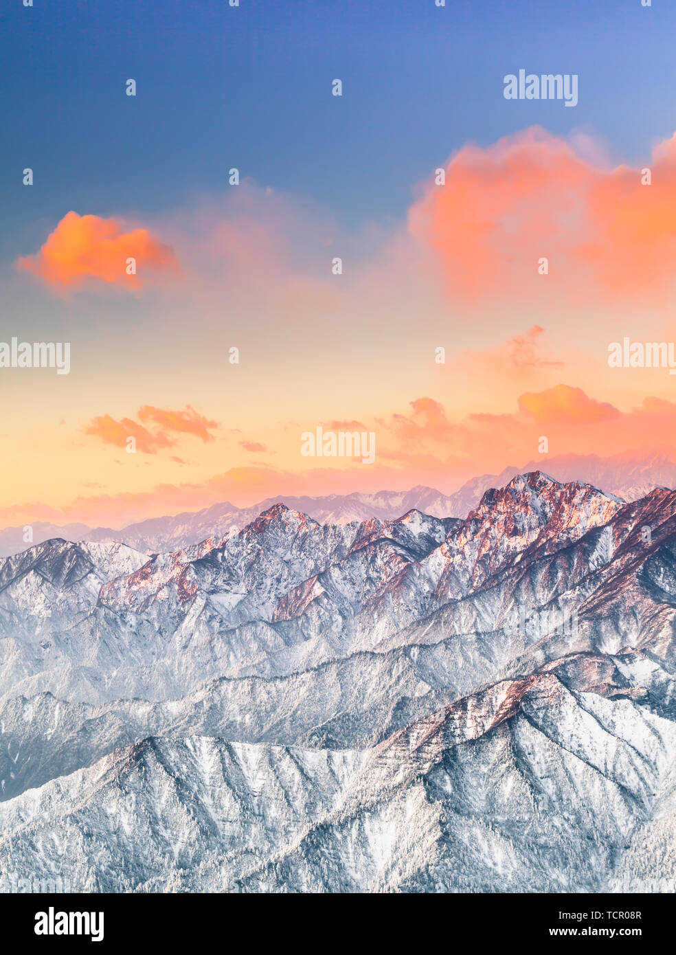 Mount Gongga, sunrise, sea of clouds Stock Photo - Alamy