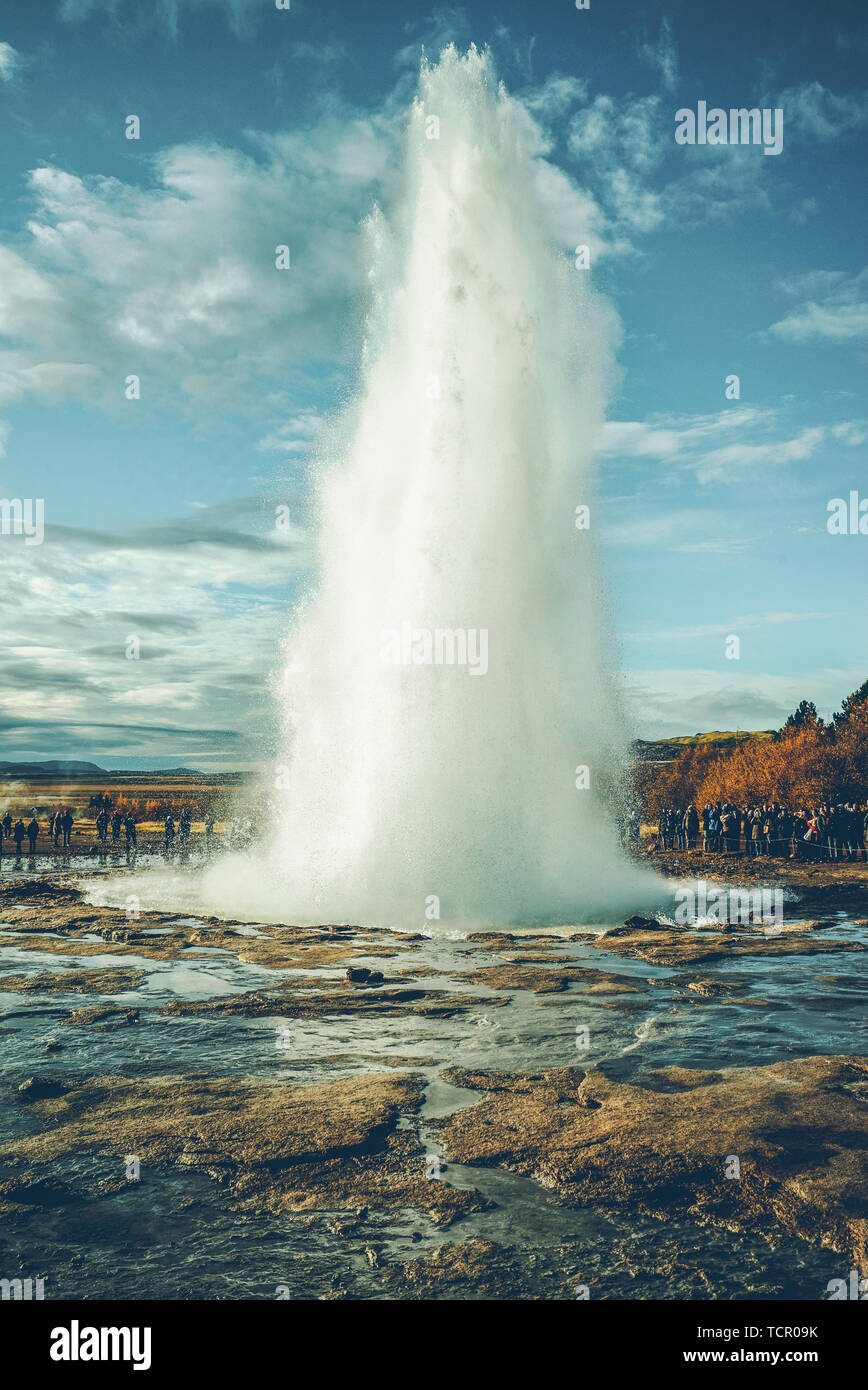 Rivers and volcanic lakes hi-res stock photography and images - Alamy
