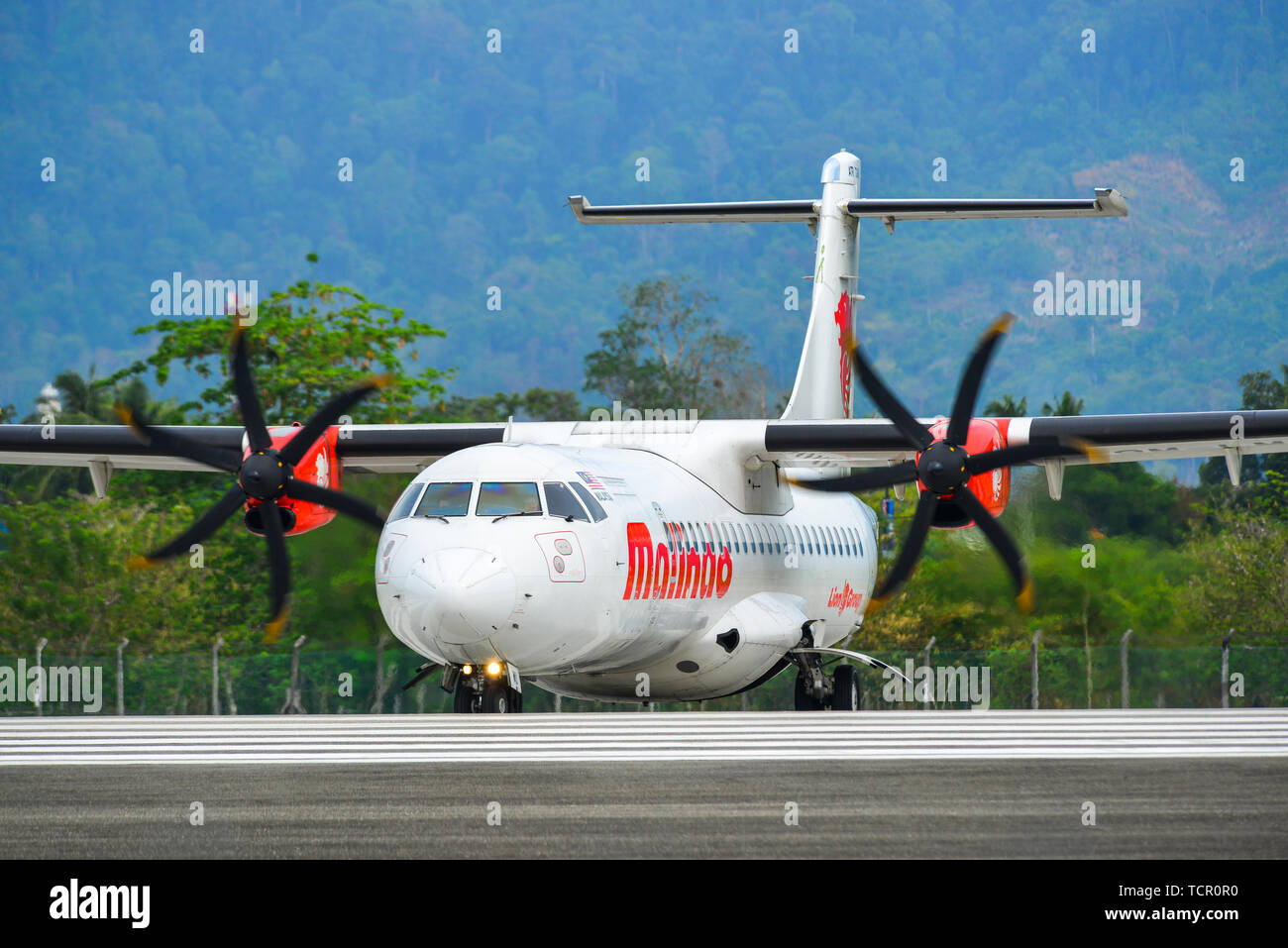 Atr 72 on ground hi-res stock photography and images - Alamy