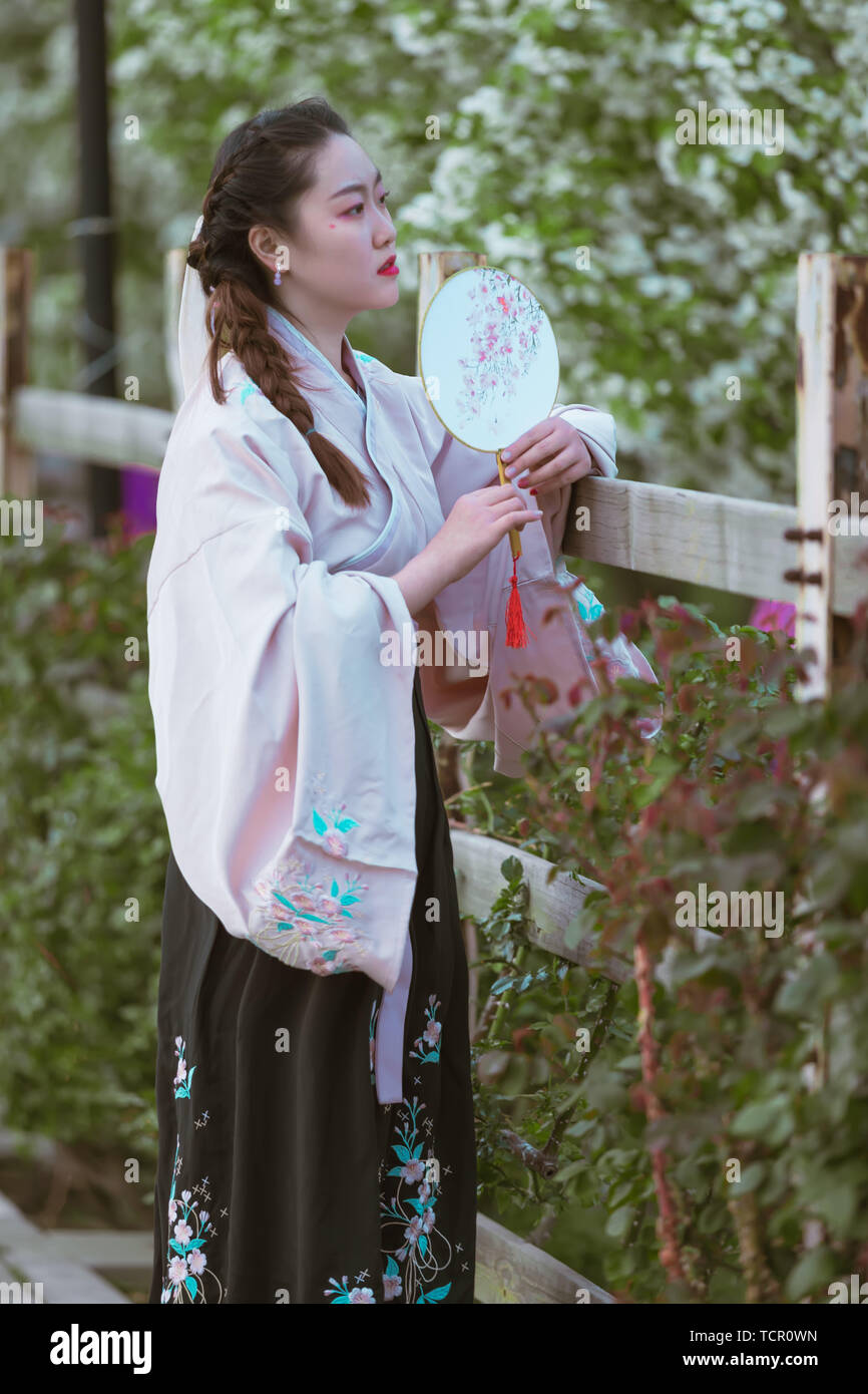Tao Ran-ting Chinese clothes Stock Photo - Alamy