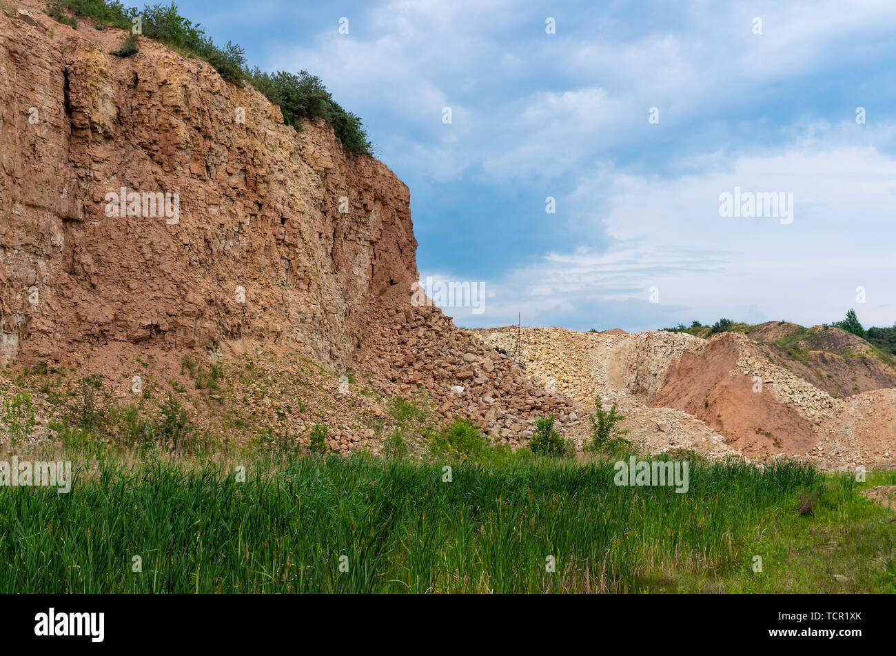 Limestone mining hi-res stock photography and images - Alamy