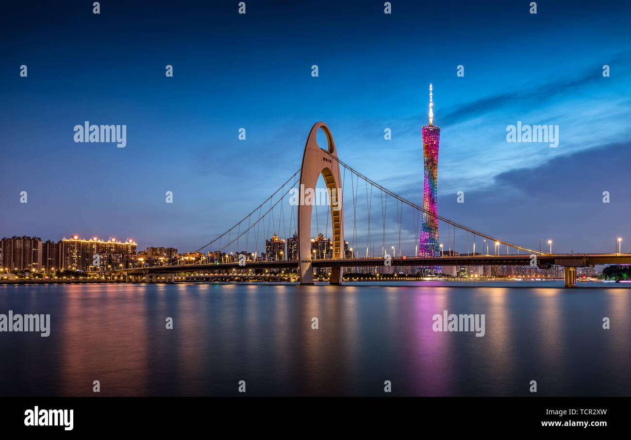 Night view of the Pearl River in Guangzhou Stock Photo - Alamy