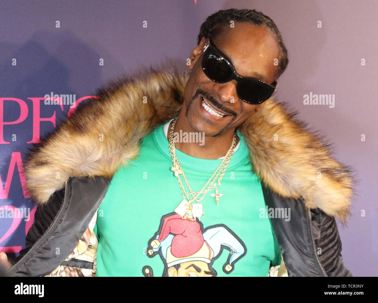 Celebrities snoop dogg hi-res stock photography and images - Alamy