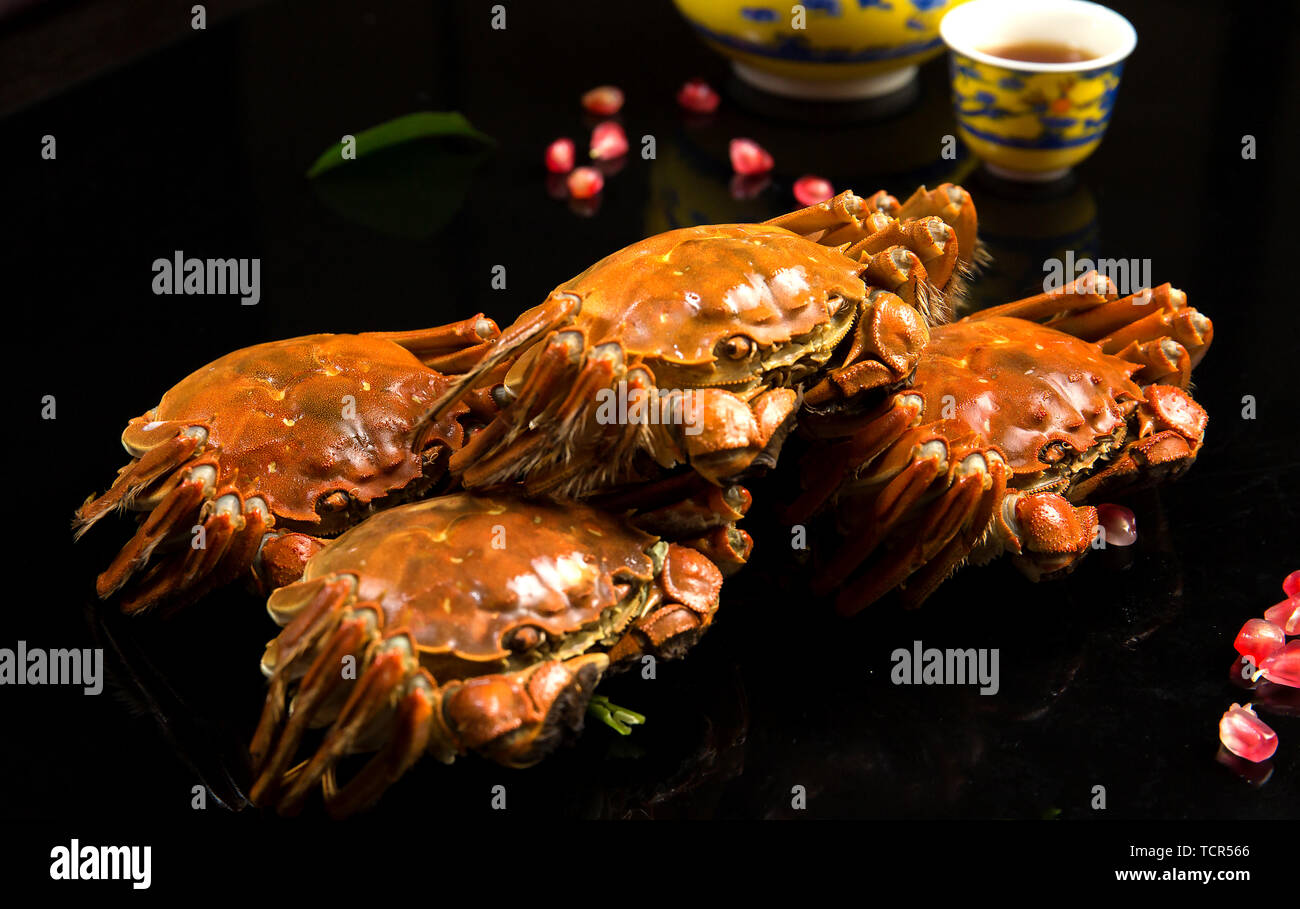 hairy crab crabs Stock Photo - Alamy