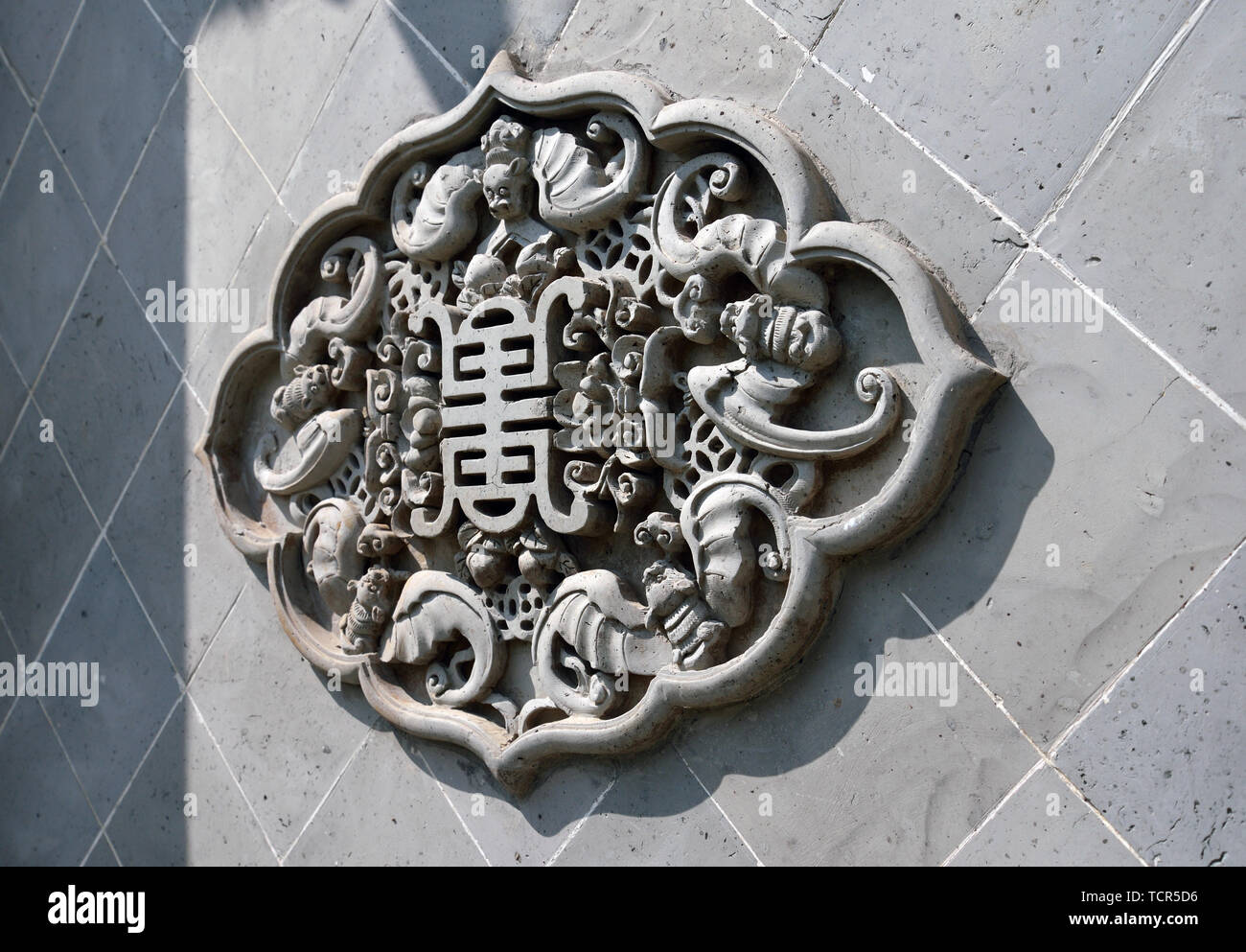 House with ornate chinese symbols hi-res stock photography and images ...
