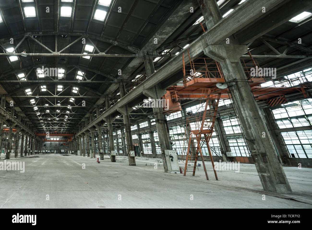 Empty floor in design factory Stock Photo - Alamy