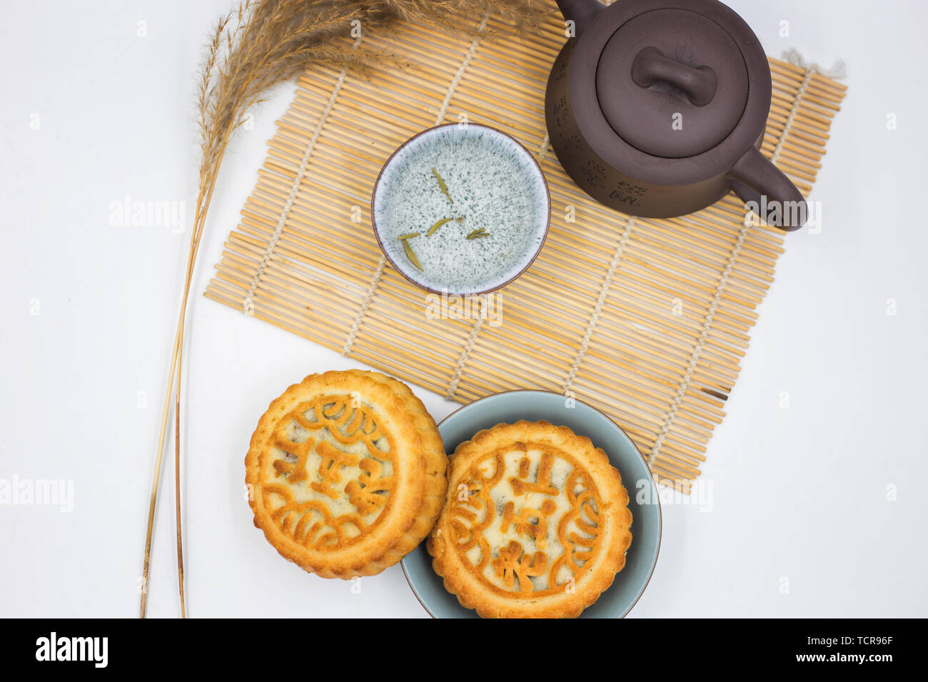 Chinese traditional cuisine Mid-Autumn Festival moon cake tea set Stock ...