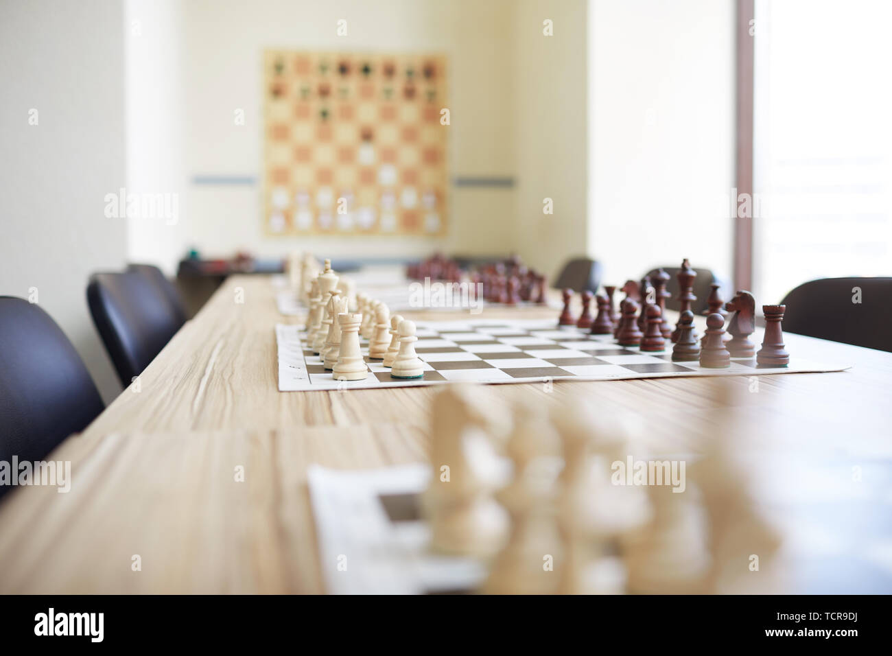 Chess boards hi-res stock photography and images - Alamy