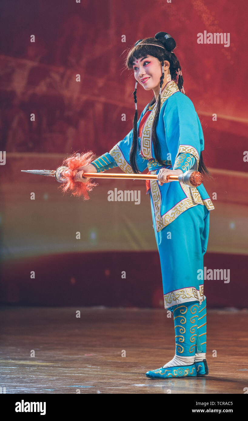 Male opera singer hi-res stock photography and images - Alamy