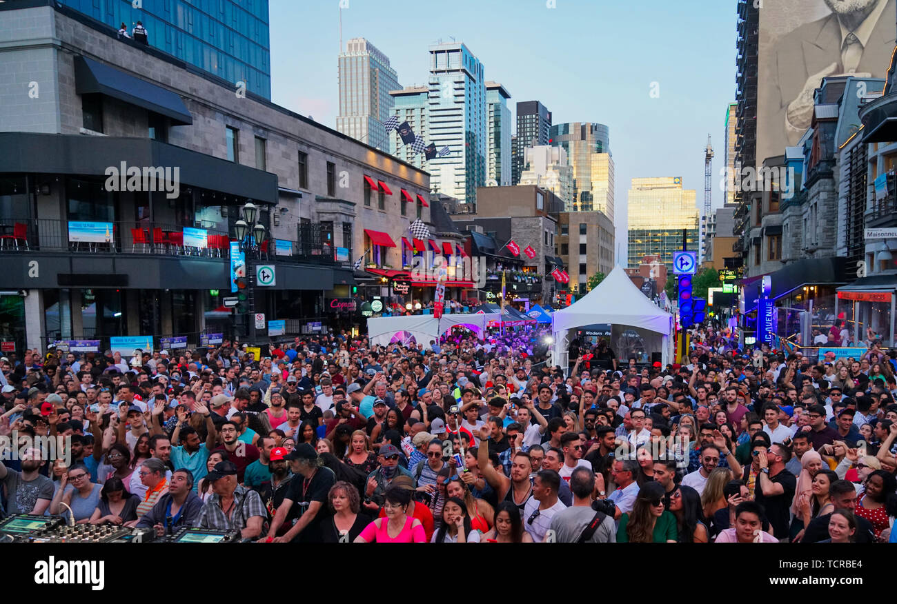 Crescent street in montreal hi-res stock photography and images - Alamy