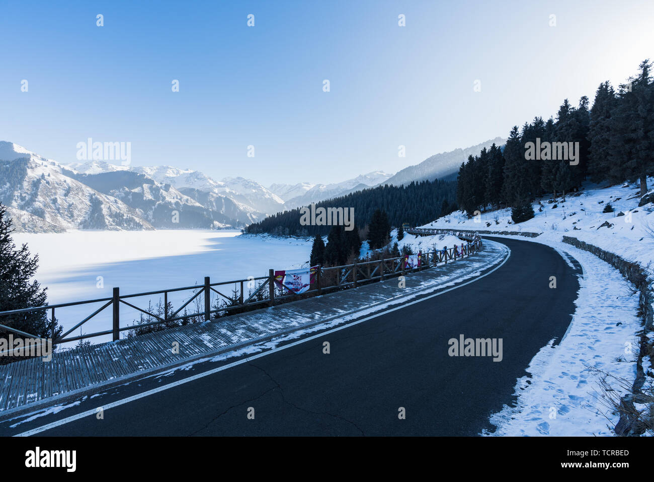 Tianshan Tianchi in winter, a pure and dreamy world of ice and snow ...
