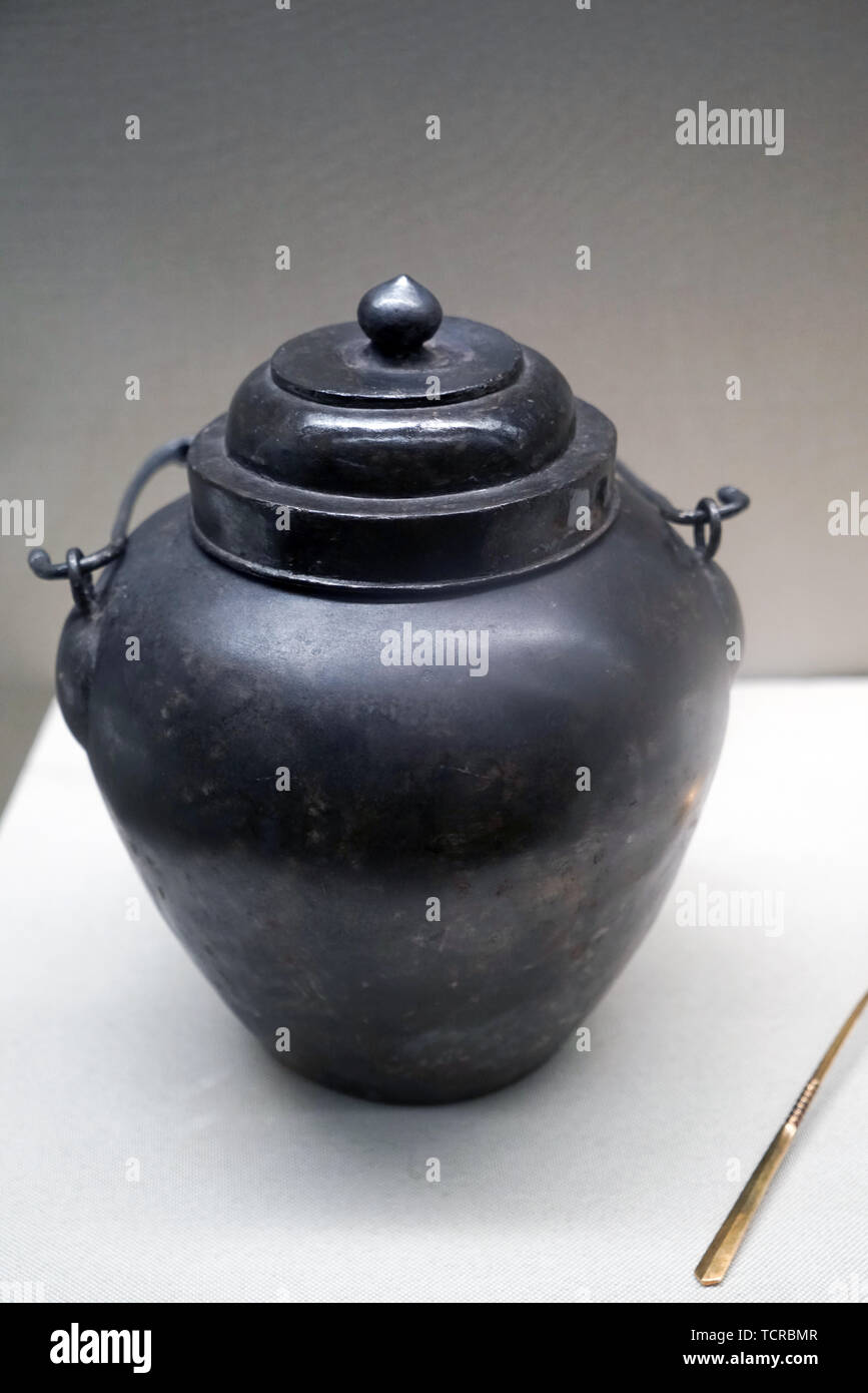 Ming Dynasty gold and jade Stock Photo - Alamy