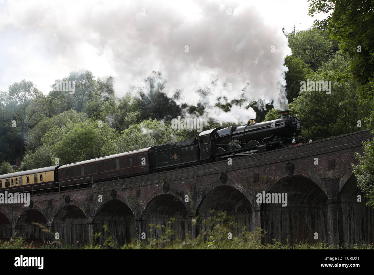 Castle class locomotive hi-res stock photography and images - Alamy
