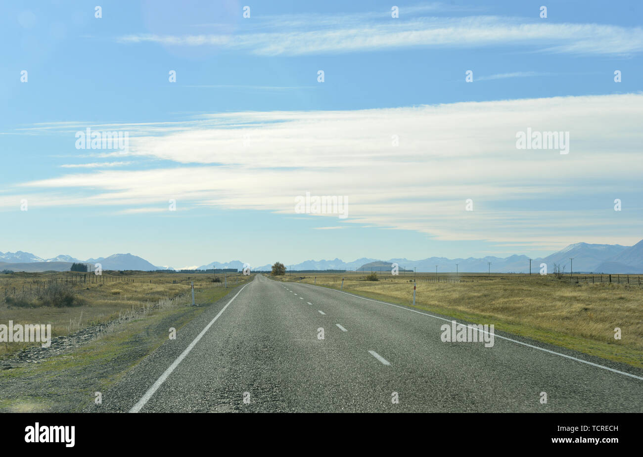 Road no man guide to lawn landscape hi-res stock photography and images ...