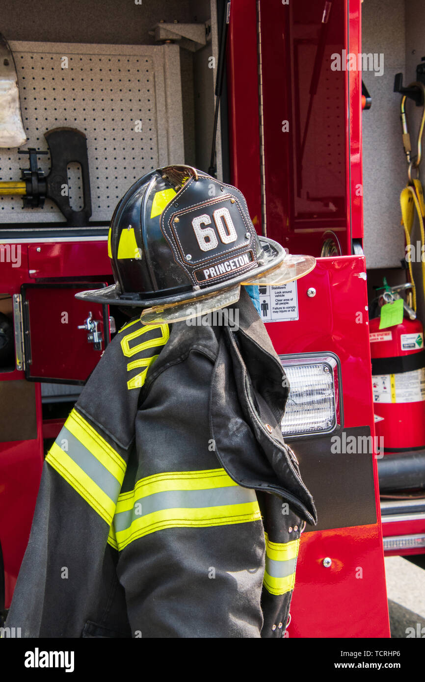 New uniform firefighters hi-res stock photography and images - Alamy