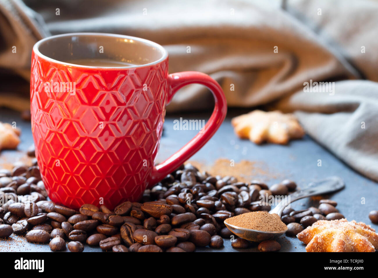 Red cup hi-res stock photography and images - Alamy