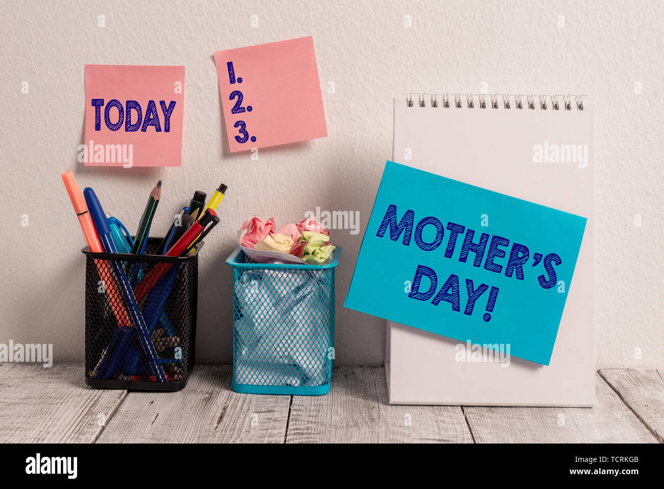 Happy birthday sticky note on hi-res stock photography and images - Alamy