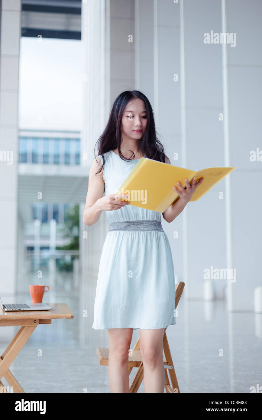 Female white collar hi-res stock photography and images - Alamy