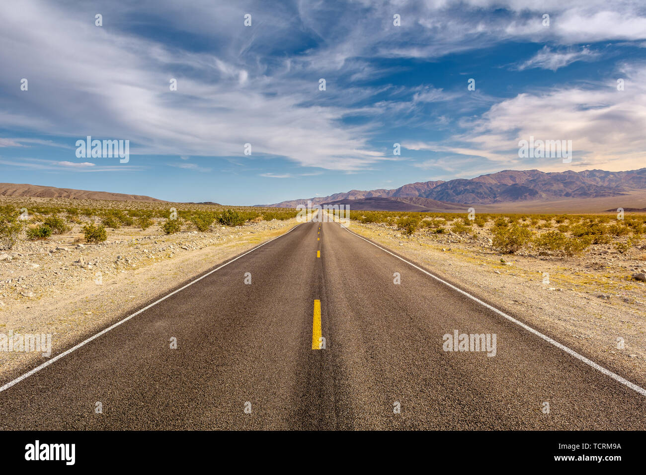 Road through a desert and mountains in California, USA Stock Photo - Alamy