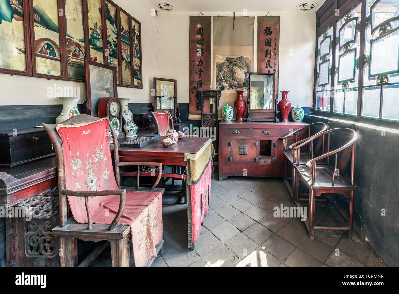 The furniture display of the hall and hall of the Qing Dynasty in the ...