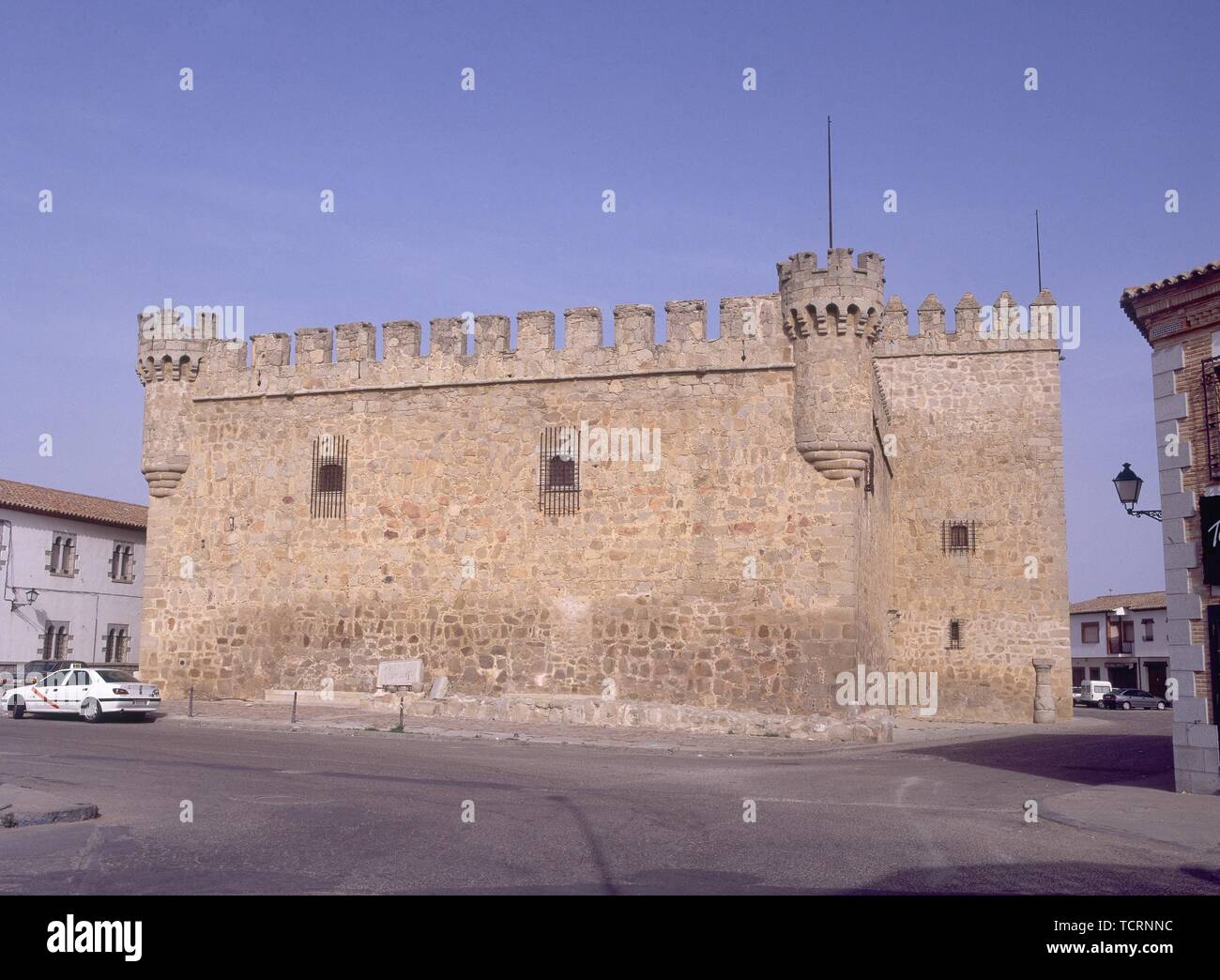Castillo almenado hi-res stock photography and images - Alamy