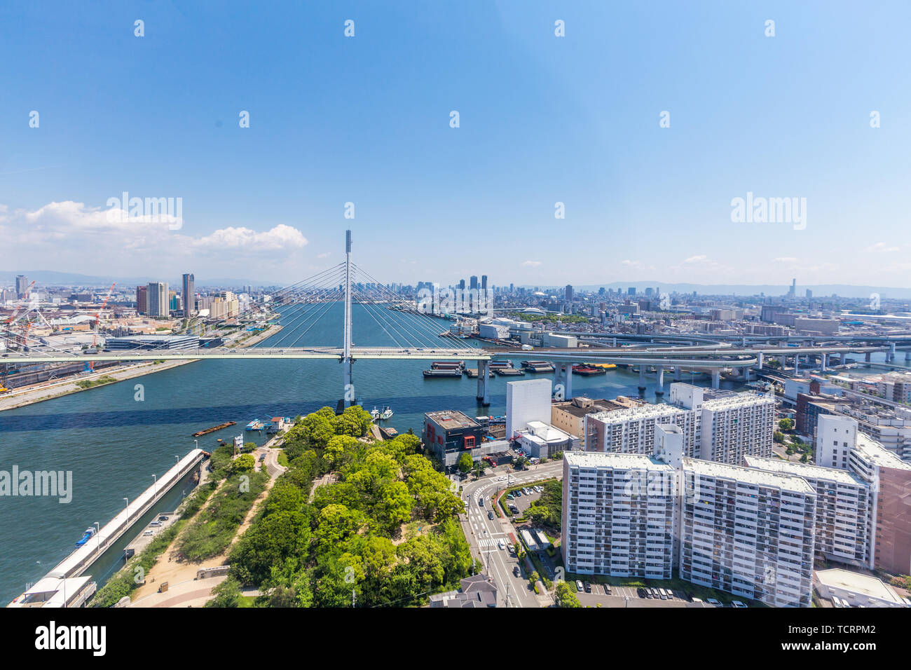 Skyscrapers and small towns hi-res stock photography and images - Alamy