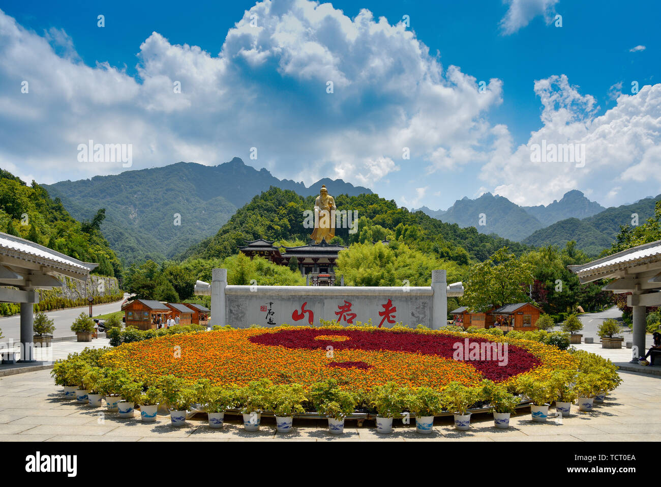 Laojun Mountain Scenic Area inside and outside the mountain gate and ...