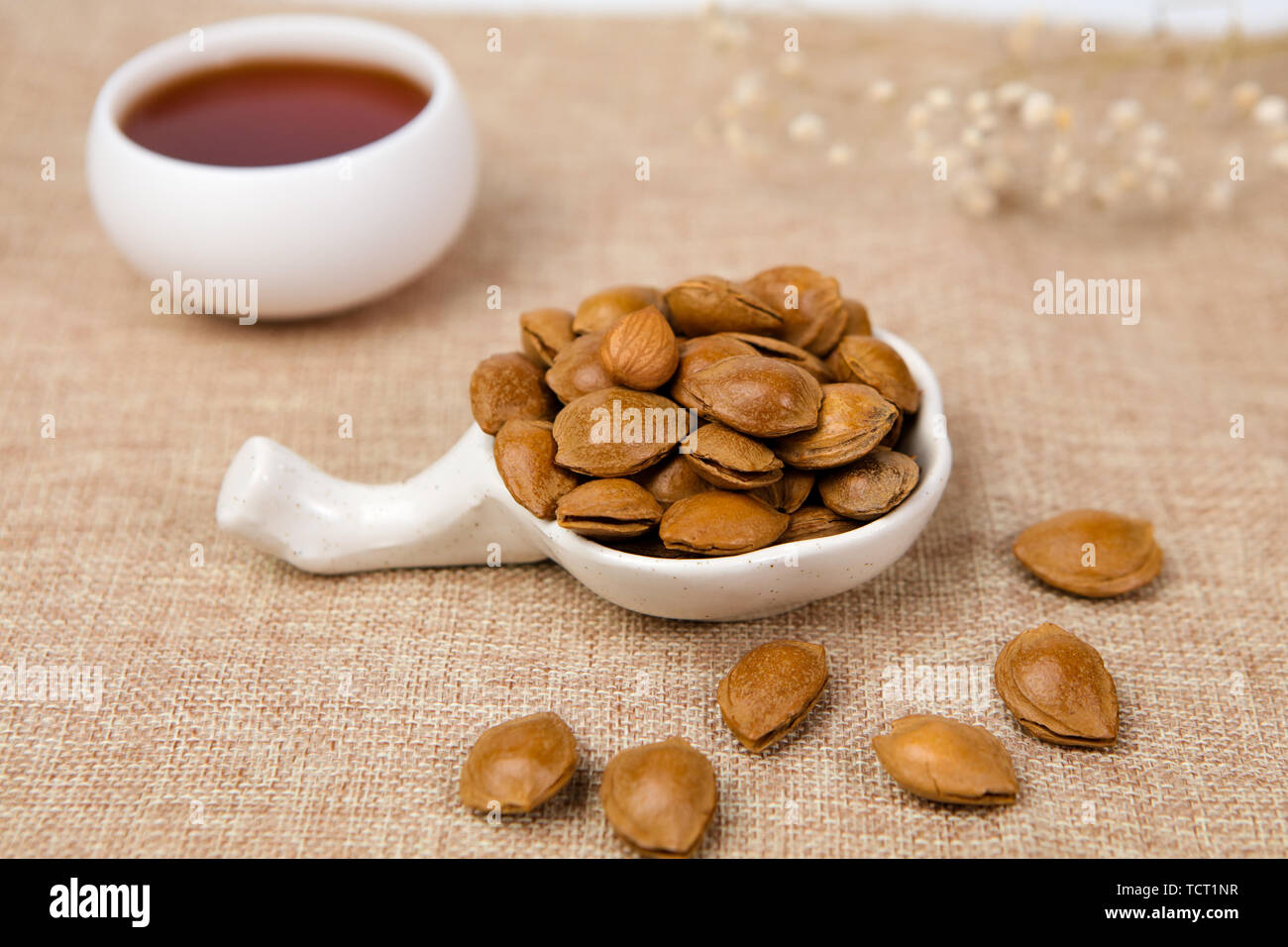 Open small ginkgo biloba hi-res stock photography and images - Alamy