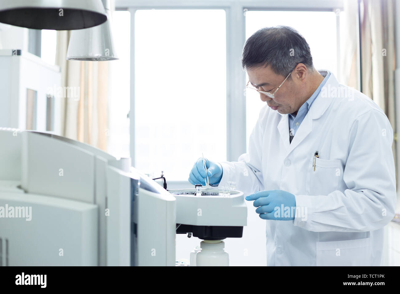 old man does medical photography in lab Stock Photo - Alamy