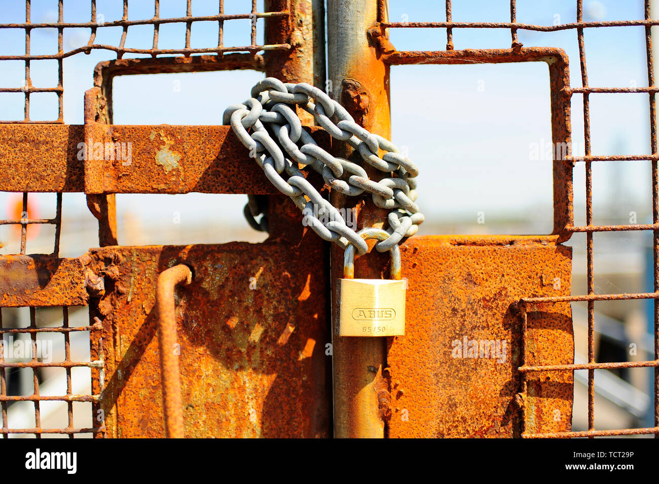Rusty gates hi-res stock photography and images - Alamy