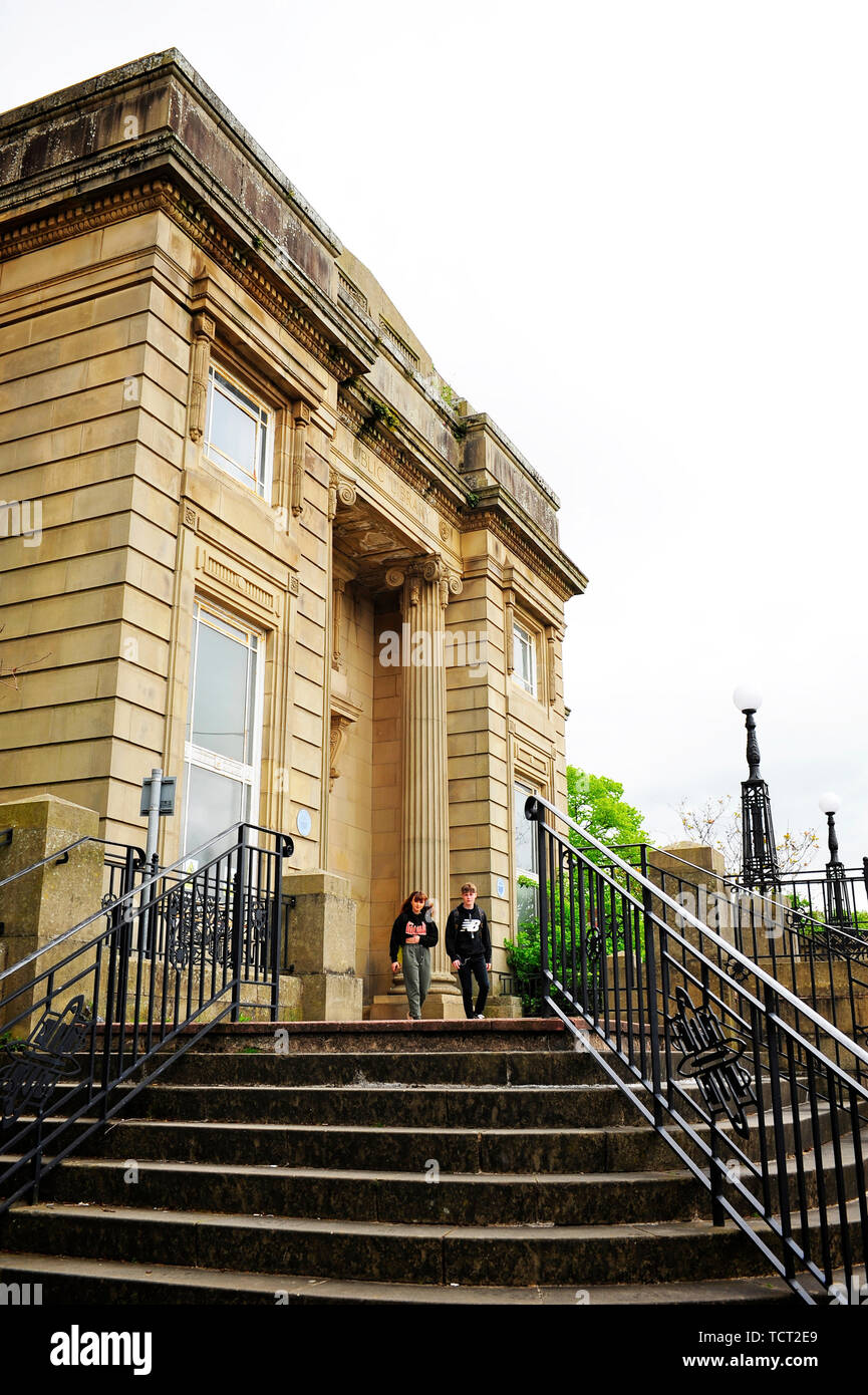 Half railings hi-res stock photography and images - Alamy