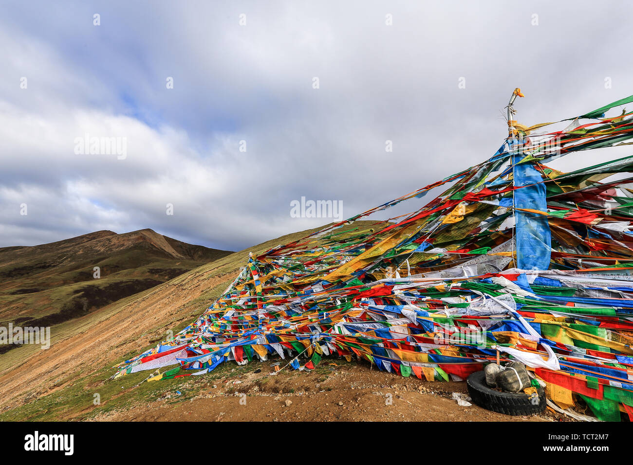 Scenery of Yingzhi Lulang Linhai in Tibet Autonomous Region Stock Photo ...