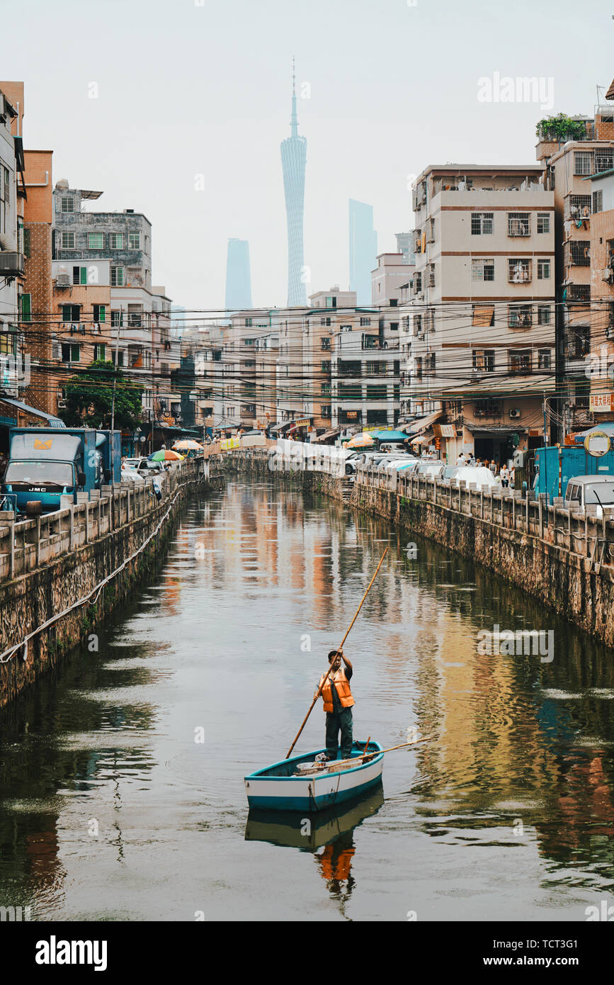 Shelters and bridges hi-res stock photography and images - Alamy