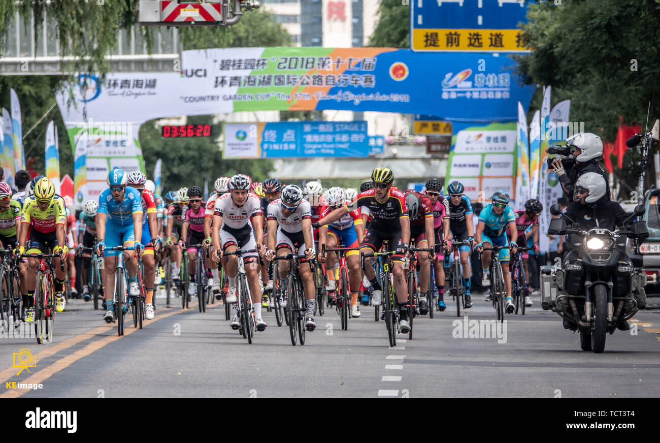 Cycling Race Around Qinghai Lake Stock Photo - Alamy