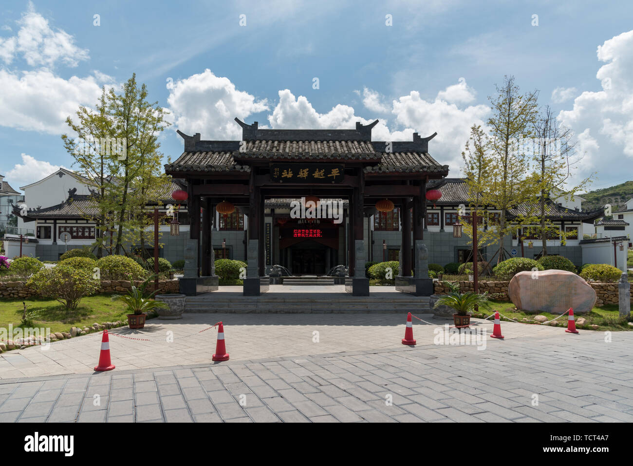 Imperial dynasties and old temples hi-res stock photography and images ...