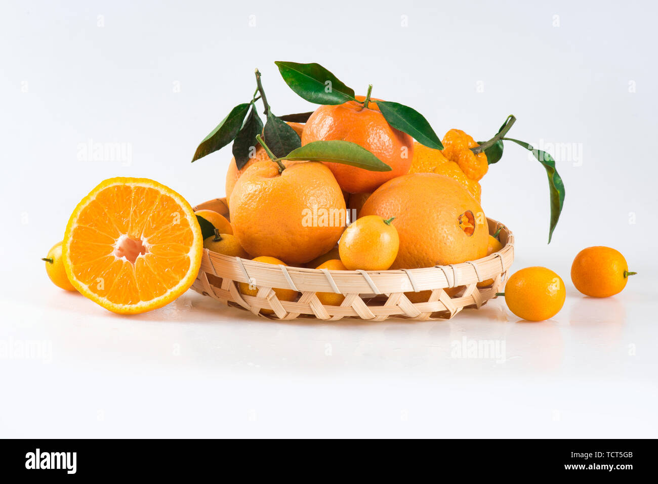 Fresh fruit, oranges, oranges, no fire, ugly oranges Stock Photo - Alamy