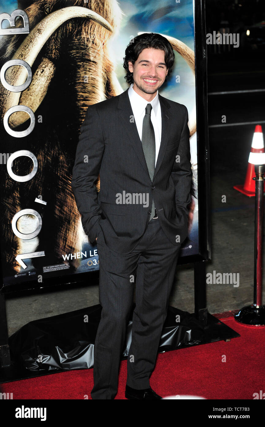 LOS ANGELES, CA. March 05, 2008: Steven Strait at the premiere of his ...